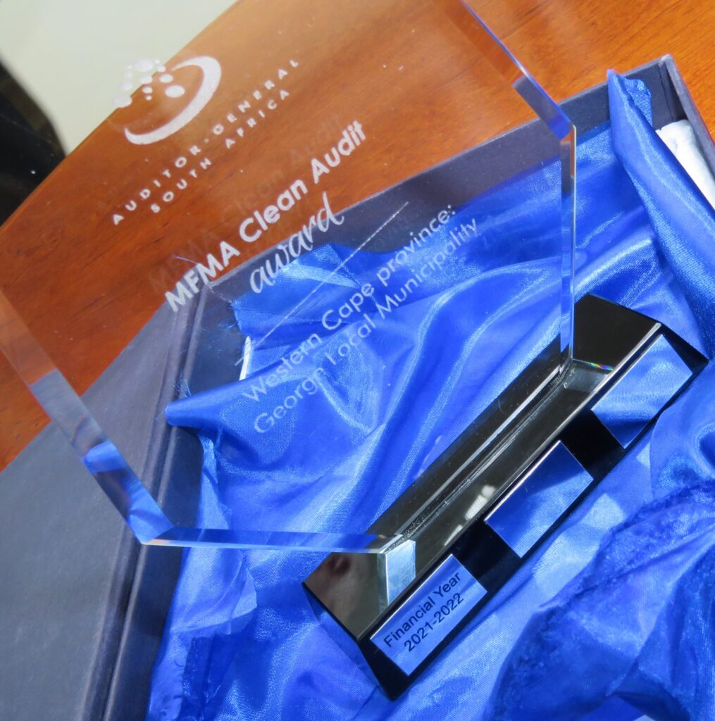 Clean Audit Trophy Awarded to George - George Municipality